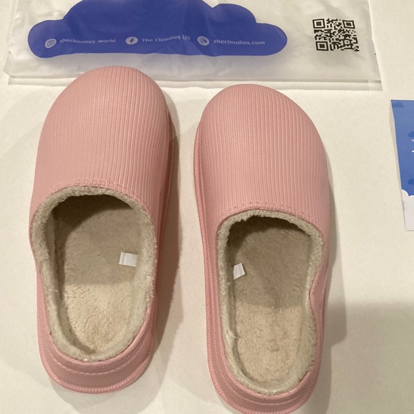 Cloudies | Shoes | Cloudies Pink Cozy Slippers | Poshmark